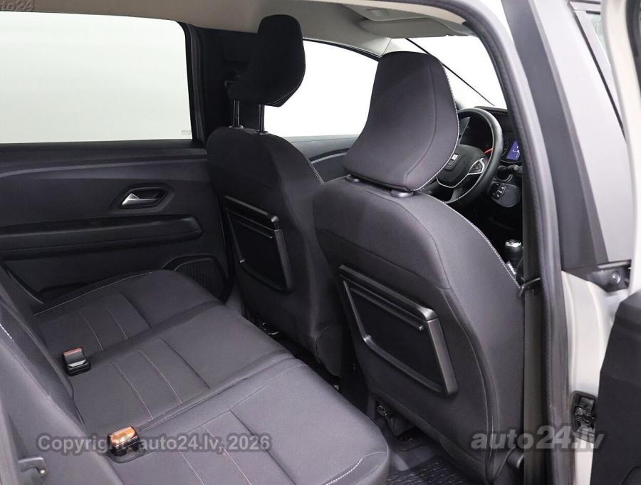 Grey Dacia Jogger 2022 in Tallinn, with an engine capacity of 1.00 L and mileage of 93 thousand km for 12490 €, photo 11 on AUTOMOTO.COM.LV