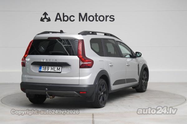 Grey Dacia Jogger 2022 in Tallinn, with an engine capacity of 1.00 L and mileage of 112 thousand km for 12490 €, photo 5 on AUTOMOTO.COM.LV