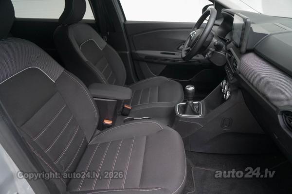 Grey Dacia Jogger 2022 in Tallinn, with an engine capacity of 1.00 L and mileage of 112 thousand km for 12490 €, photo 10 on AUTOMOTO.COM.LV