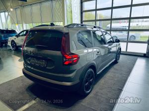 Grey Dacia Jogger 2023 in Parnu, with an engine capacity of 1.00 L and mileage of 64 thousand km for 16900 €, photo 3 on AUTOMOTO.COM.LV