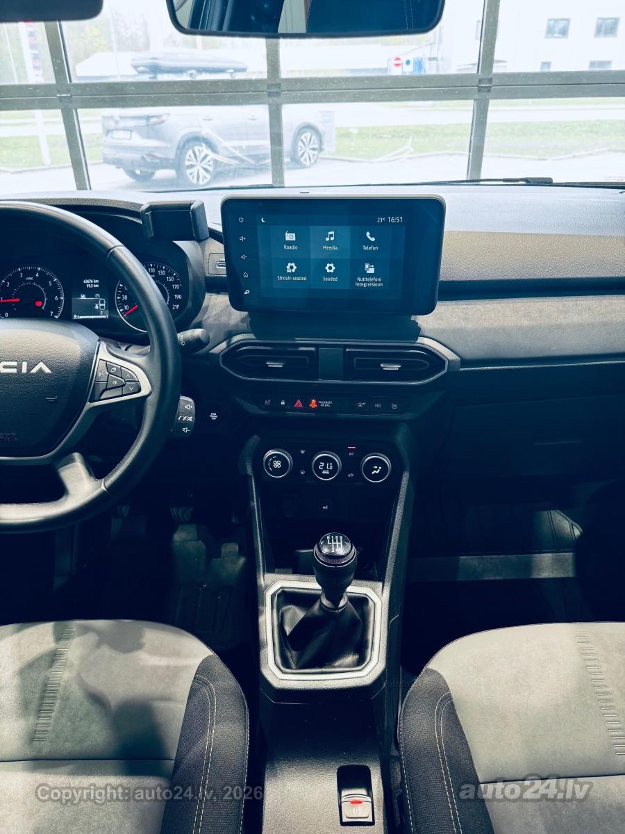 Grey Dacia Jogger 2023 in Parnu, with an engine capacity of 1.00 L and mileage of 64 thousand km for 16900 €, photo 6 on AUTOMOTO.COM.LV