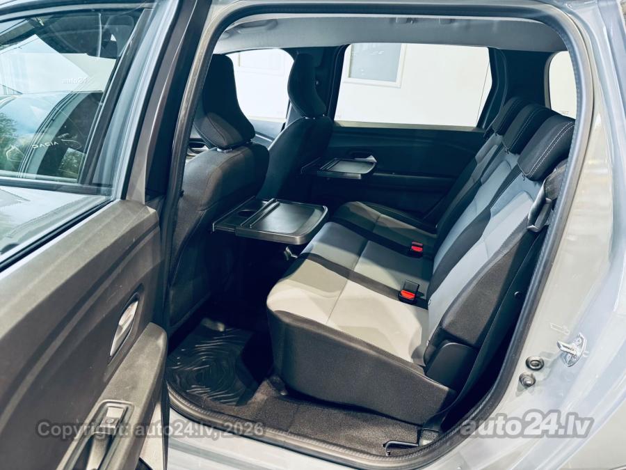 Grey Dacia Jogger 2023 in Parnu, with an engine capacity of 1.00 L and mileage of 64 thousand km for 16900 €, photo 8 on AUTOMOTO.COM.LV
