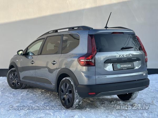 Grey Dacia Jogger 2024 in Riga, with an engine capacity of 1.00 L and mileage of 29 thousand km for 17000 €, photo 6 on AUTOMOTO.COM.LV