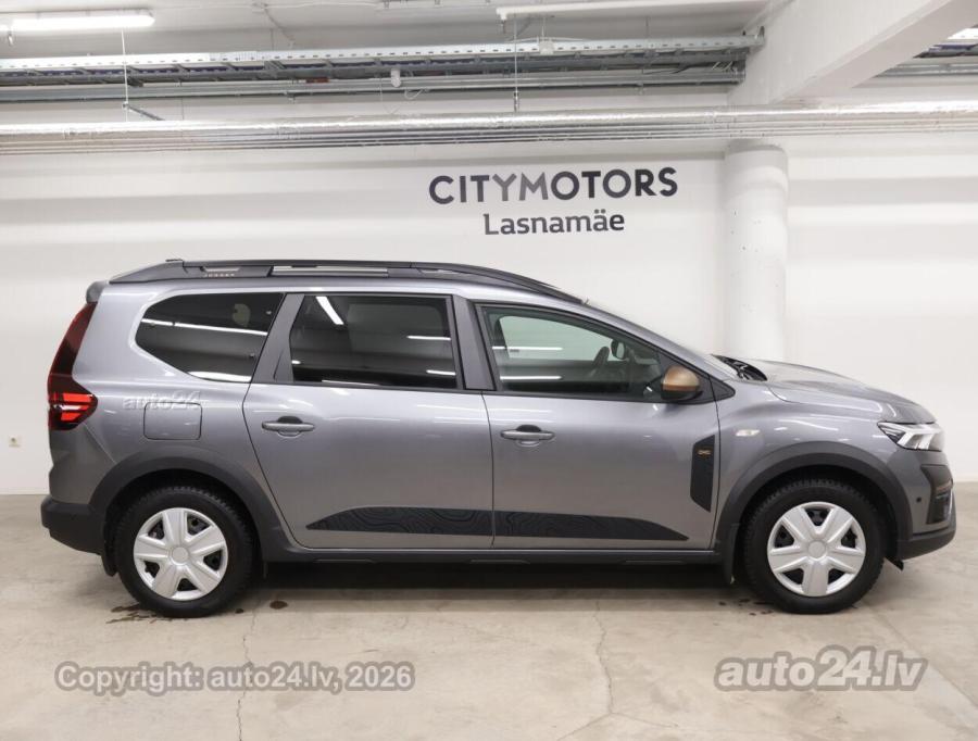 Grey Dacia Jogger 2025 in Tallinn, with an engine capacity of 1.00 L and mileage of 6 thousand km for 17900 €, photo 5 on AUTOMOTO.COM.LV