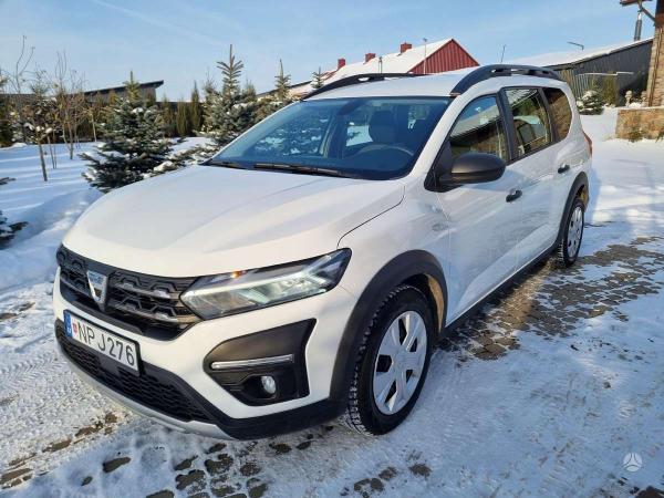 White Dacia Jogger 2022 in Alytus, with an engine capacity of 1.00 L and mileage of 35 thousand km for 10500 €, photo 3 on AUTOMOTO.COM.LV