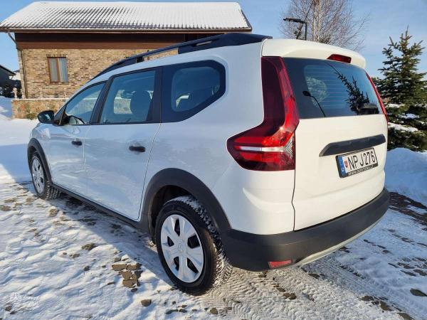 White Dacia Jogger 2022 in Alytus, with an engine capacity of 1.00 L and mileage of 35 thousand km for 10500 €, photo 4 on AUTOMOTO.COM.LV