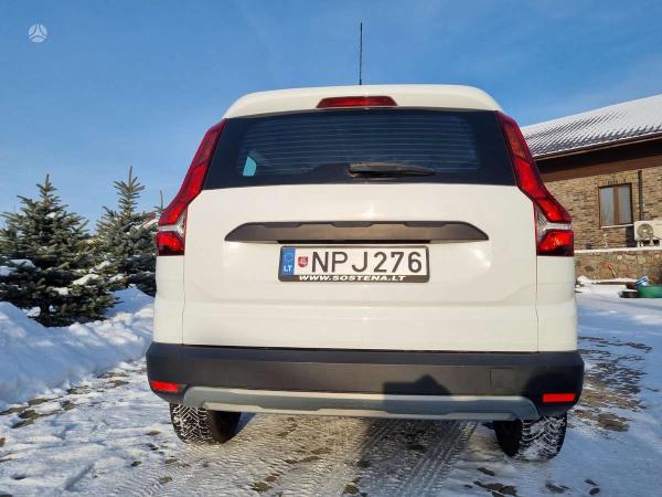 White Dacia Jogger 2022 in Alytus, with an engine capacity of 1.00 L and mileage of 35 thousand km for 10500 €, photo 5 on AUTOMOTO.COM.LV