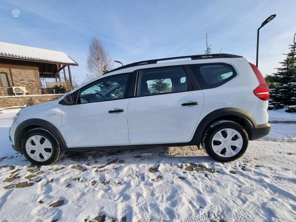 White Dacia Jogger 2022 in Alytus, with an engine capacity of 1.00 L and mileage of 35 thousand km for 10500 €, photo 7 on AUTOMOTO.COM.LV