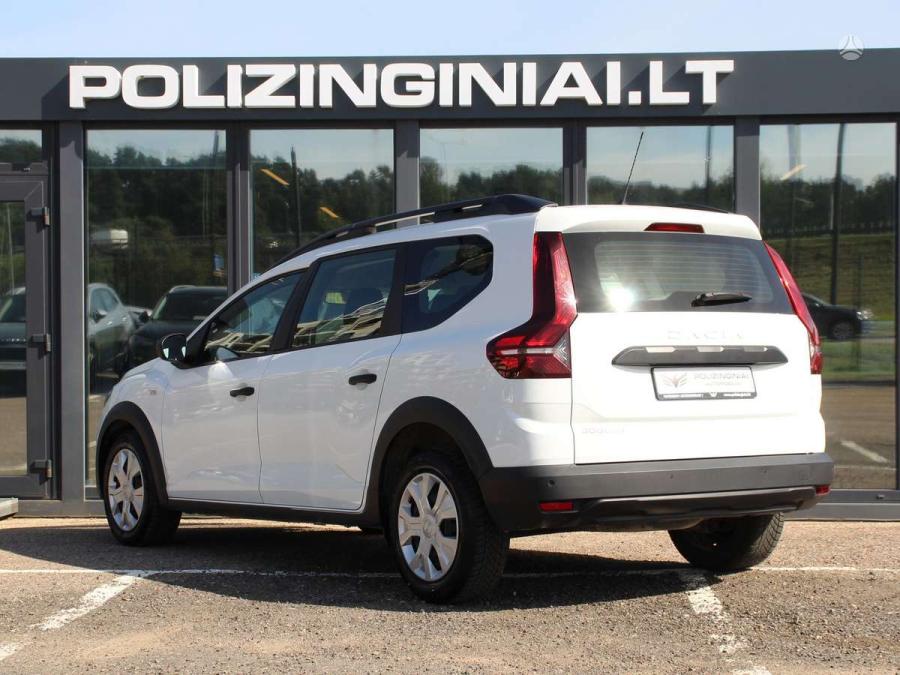 White Dacia Jogger 2023 in Vilnius, with an engine capacity of 1.00 L and mileage of 90 thousand km for 11500 €, photo 4 on AUTOMOTO.COM.LV