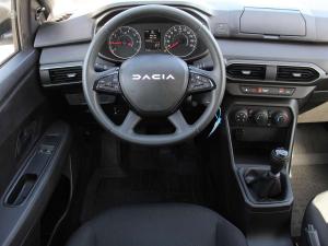 White Dacia Jogger 2023 in Vilnius, with an engine capacity of 1.00 L and mileage of 90 thousand km for 11500 €, photo 7 on AUTOMOTO.COM.LV