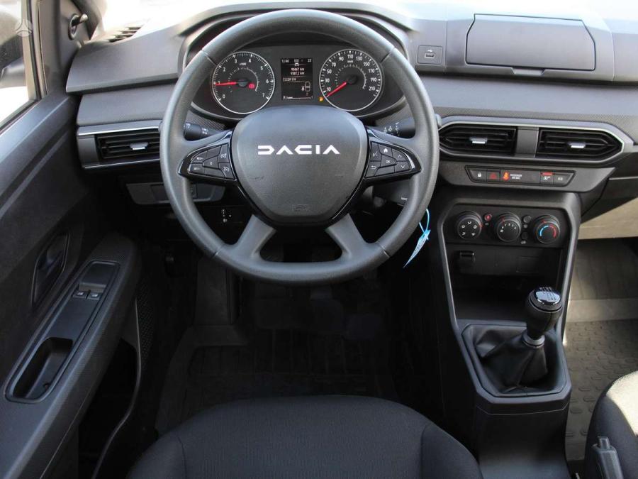 White Dacia Jogger 2023 in Vilnius, with an engine capacity of 1.00 L and mileage of 90 thousand km for 11500 €, photo 7 on AUTOMOTO.COM.LV