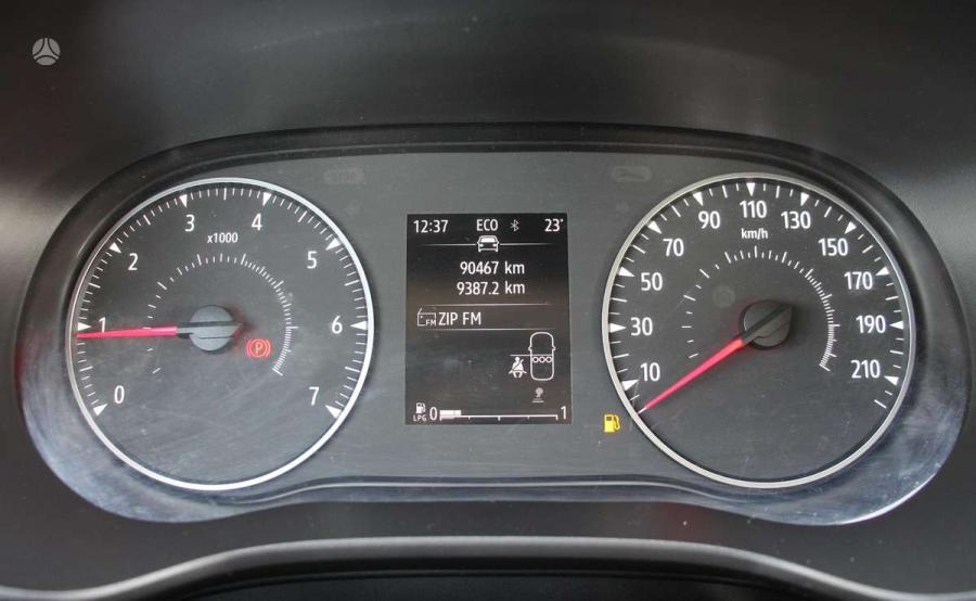 White Dacia Jogger 2023 in Vilnius, with an engine capacity of 1.00 L and mileage of 90 thousand km for 11500 €, photo 8 on AUTOMOTO.COM.LV
