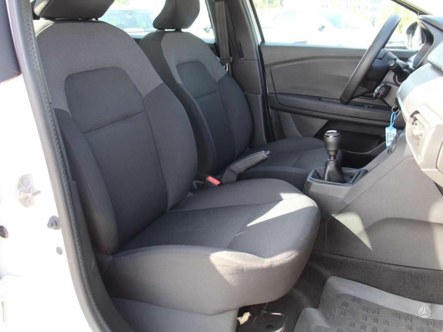 White Dacia Jogger 2023 in Vilnius, with an engine capacity of 1.00 L and mileage of 90 thousand km for 11500 €, photo 12 on AUTOMOTO.COM.LV