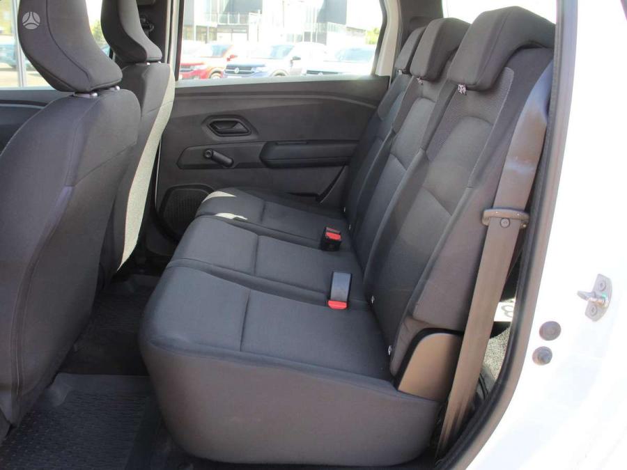 White Dacia Jogger 2023 in Vilnius, with an engine capacity of 1.00 L and mileage of 90 thousand km for 11500 €, photo 13 on AUTOMOTO.COM.LV
