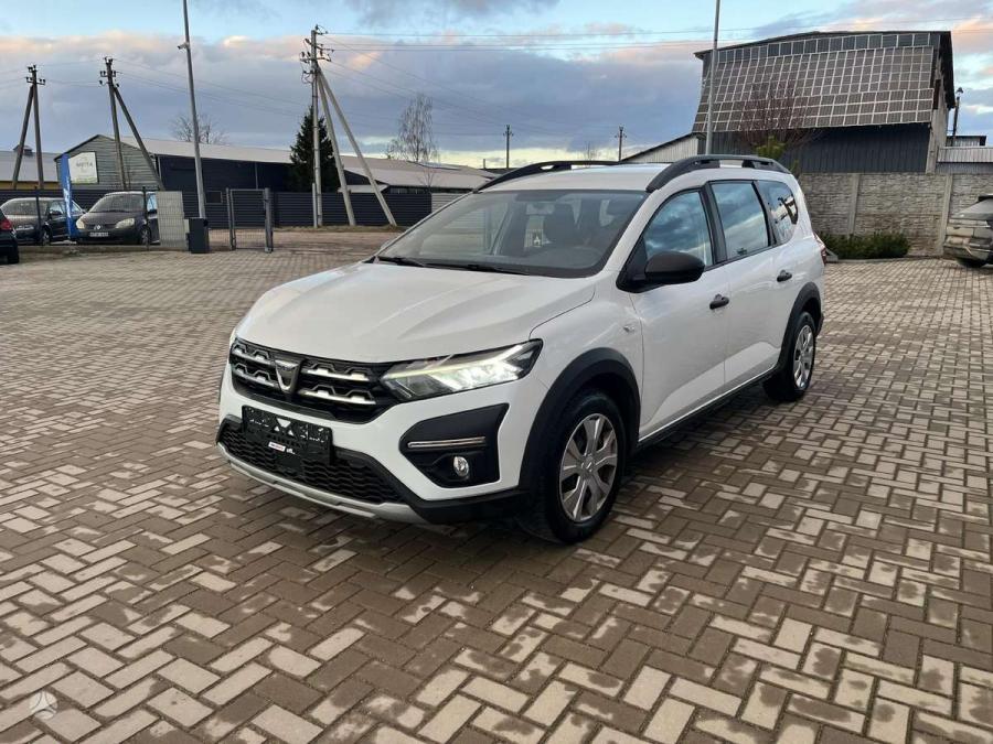 White Dacia Jogger 2022 in Taurage, with an engine capacity of 1.00 L and mileage of 218 thousand km for 7900 €, photo 6 on AUTOMOTO.COM.LV