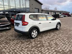 White Dacia Jogger 2022 in Taurage, with an engine capacity of 1.00 L and mileage of 218 thousand km for 7900 €, photo 7 on AUTOMOTO.COM.LV