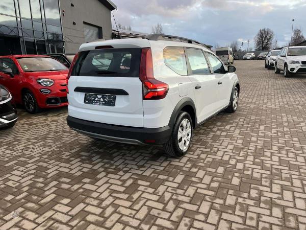 White Dacia Jogger 2022 in Taurage, with an engine capacity of 1.00 L and mileage of 218 thousand km for 7900 €, photo 8 on AUTOMOTO.COM.LV