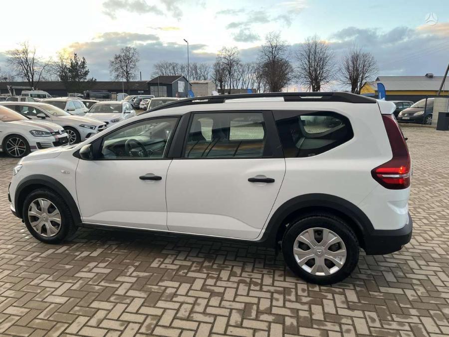 White Dacia Jogger 2022 in Taurage, with an engine capacity of 1.00 L and mileage of 218 thousand km for 7900 €, photo 11 on AUTOMOTO.COM.LV