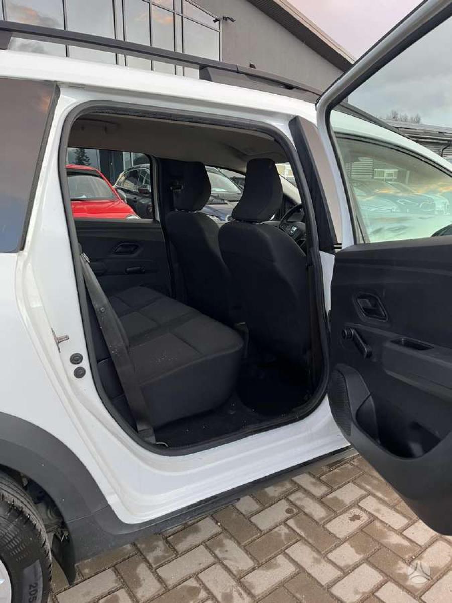 White Dacia Jogger 2022 in Taurage, with an engine capacity of 1.00 L and mileage of 218 thousand km for 7900 €, photo 19 on AUTOMOTO.COM.LV