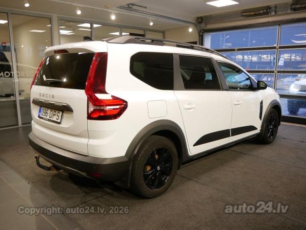 White Dacia Jogger 2022 in Tallinn, with an engine capacity of 1.00 L and mileage of 87 thousand km for 10500 €, photo 3 on AUTOMOTO.COM.LV