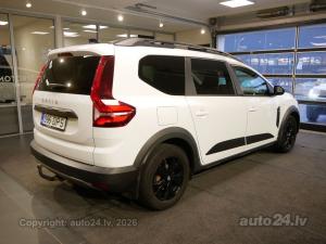 White Dacia Jogger 2022 in Tallinn, with an engine capacity of 1.00 L and mileage of 87 thousand km for 10500 €, photo 4 on AUTOMOTO.COM.LV