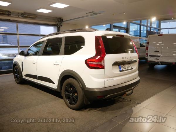 White Dacia Jogger 2022 in Tallinn, with an engine capacity of 1.00 L and mileage of 87 thousand km for 10500 €, photo 4 on AUTOMOTO.COM.LV