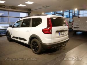 White Dacia Jogger 2022 in Tallinn, with an engine capacity of 1.00 L and mileage of 87 thousand km for 10500 €, photo 5 on AUTOMOTO.COM.LV