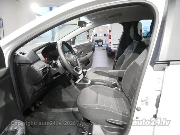 White Dacia Jogger 2022 in Tallinn, with an engine capacity of 1.00 L and mileage of 87 thousand km for 10500 €, photo 6 on AUTOMOTO.COM.LV