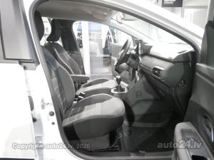 White Dacia Jogger 2022 in Tallinn, with an engine capacity of 1.00 L and mileage of 87 thousand km for 10500 €, photo 9 on AUTOMOTO.COM.LV