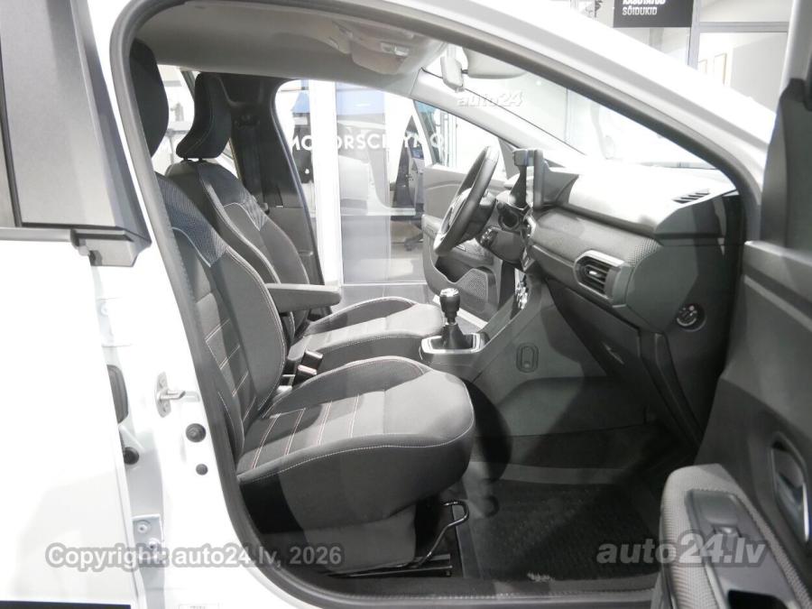 White Dacia Jogger 2022 in Tallinn, with an engine capacity of 1.00 L and mileage of 87 thousand km for 10500 €, photo 9 on AUTOMOTO.COM.LV