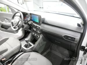 White Dacia Jogger 2022 in Tallinn, with an engine capacity of 1.00 L and mileage of 87 thousand km for 10500 €, photo 10 on AUTOMOTO.COM.LV