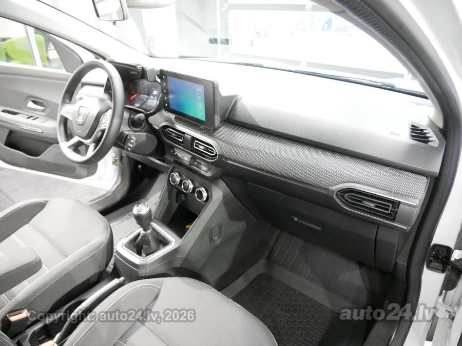 White Dacia Jogger 2022 in Tallinn, with an engine capacity of 1.00 L and mileage of 87 thousand km for 10500 €, photo 10 on AUTOMOTO.COM.LV