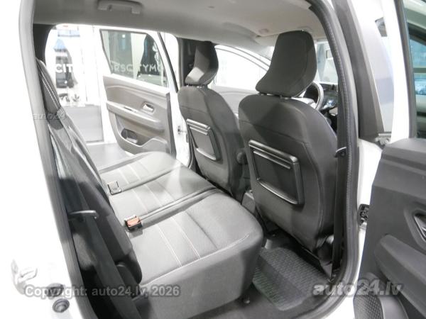 White Dacia Jogger 2022 in Tallinn, with an engine capacity of 1.00 L and mileage of 87 thousand km for 10500 €, photo 10 on AUTOMOTO.COM.LV
