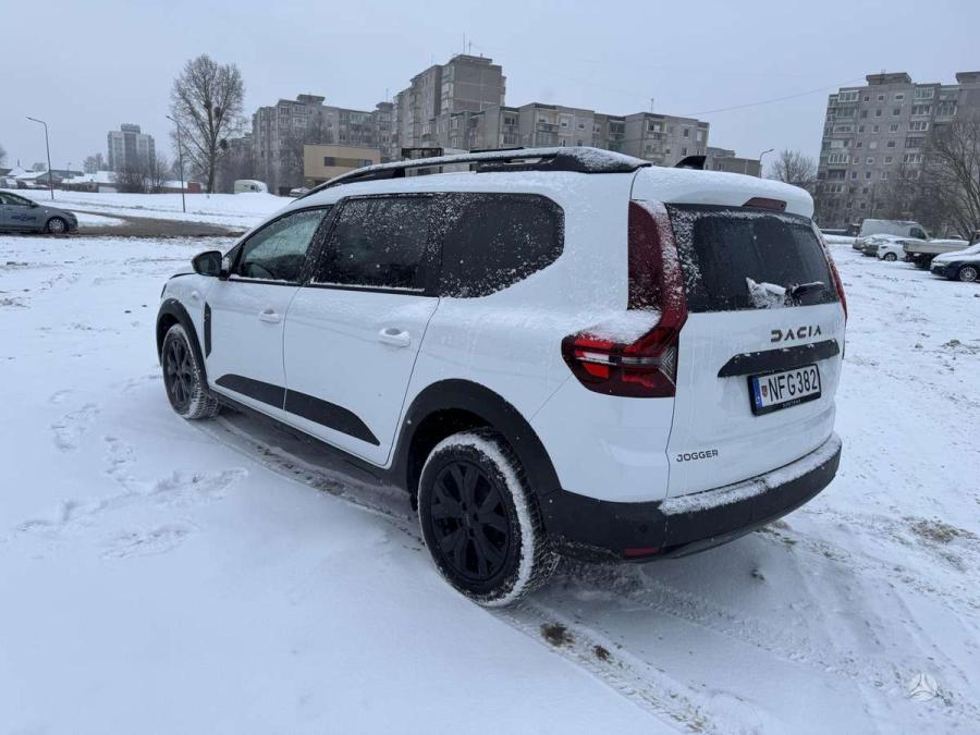 White Dacia Jogger 2024 in Kaunas, with an engine capacity of 1.00 L and mileage of 7 thousand km for 11800 €, photo 7 on AUTOMOTO.COM.LV