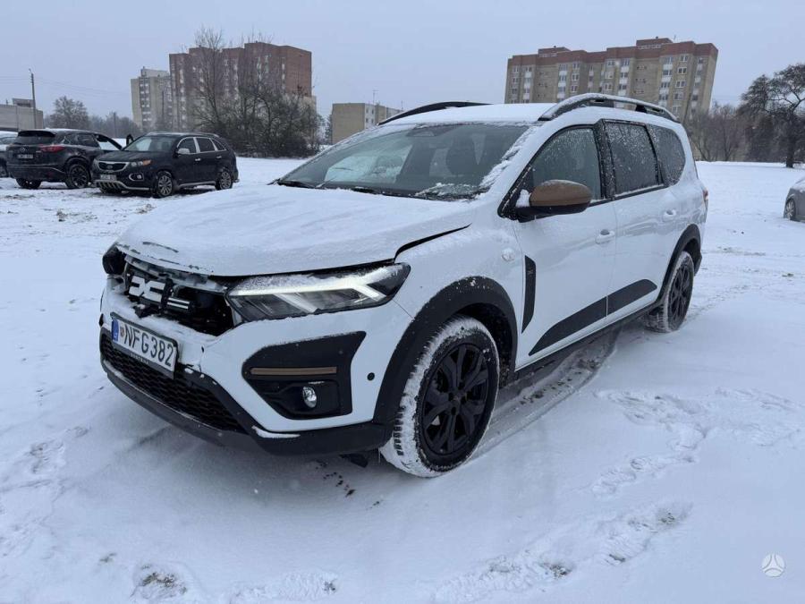 White Dacia Jogger 2024 in Kaunas, with an engine capacity of 1.00 L and mileage of 7 thousand km for 11800 €, photo 9 on AUTOMOTO.COM.LV