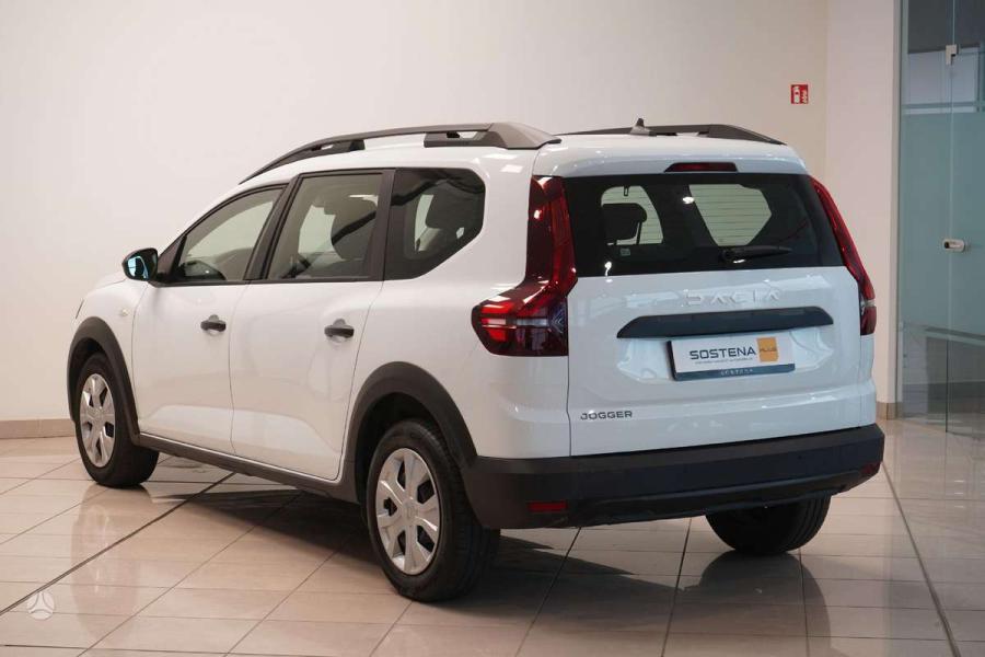 White Dacia Jogger 2024 in Vilnius, with an engine capacity of 1.00 L and mileage of 51 thousand km for 14990 €, photo 3 on AUTOMOTO.COM.LV