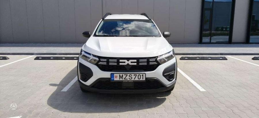 White Dacia Jogger 2024 in Vilnius, with an engine capacity of 1.00 L and mileage of 88 thousand km for 10500 €, photo 1 on AUTOMOTO.COM.LV