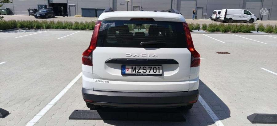 White Dacia Jogger 2024 in Vilnius, with an engine capacity of 1.00 L and mileage of 88 thousand km for 10500 €, photo 6 on AUTOMOTO.COM.LV