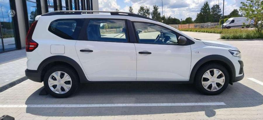 White Dacia Jogger 2024 in Vilnius, with an engine capacity of 1.00 L and mileage of 88 thousand km for 10500 €, photo 7 on AUTOMOTO.COM.LV