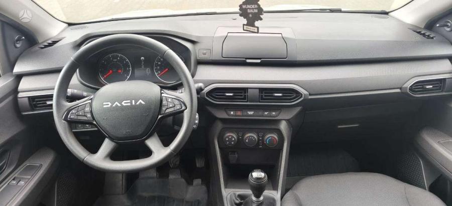 White Dacia Jogger 2024 in Vilnius, with an engine capacity of 1.00 L and mileage of 88 thousand km for 10500 €, photo 9 on AUTOMOTO.COM.LV