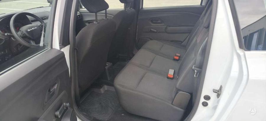 White Dacia Jogger 2024 in Vilnius, with an engine capacity of 1.00 L and mileage of 88 thousand km for 10500 €, photo 15 on AUTOMOTO.COM.LV
