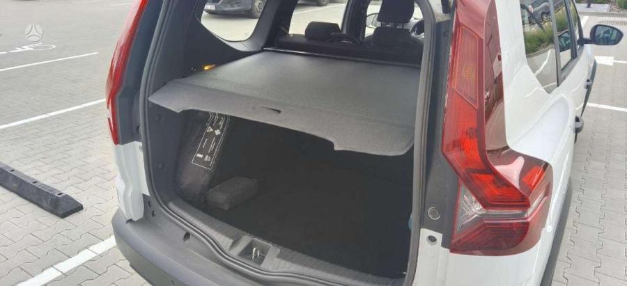 White Dacia Jogger 2024 in Vilnius, with an engine capacity of 1.00 L and mileage of 88 thousand km for 10500 €, photo 16 on AUTOMOTO.COM.LV