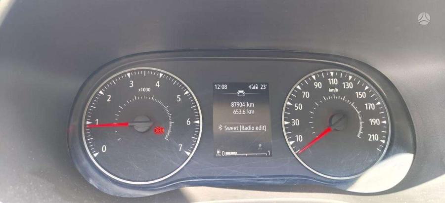 White Dacia Jogger 2024 in Vilnius, with an engine capacity of 1.00 L and mileage of 88 thousand km for 10500 €, photo 18 on AUTOMOTO.COM.LV