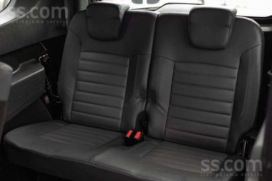 Black Dacia Lodgy 2014 in Riga, with an engine capacity of 1.50 L and mileage of 174 thousand km for 6690 €, photo 12 on AUTOMOTO.COM.LV