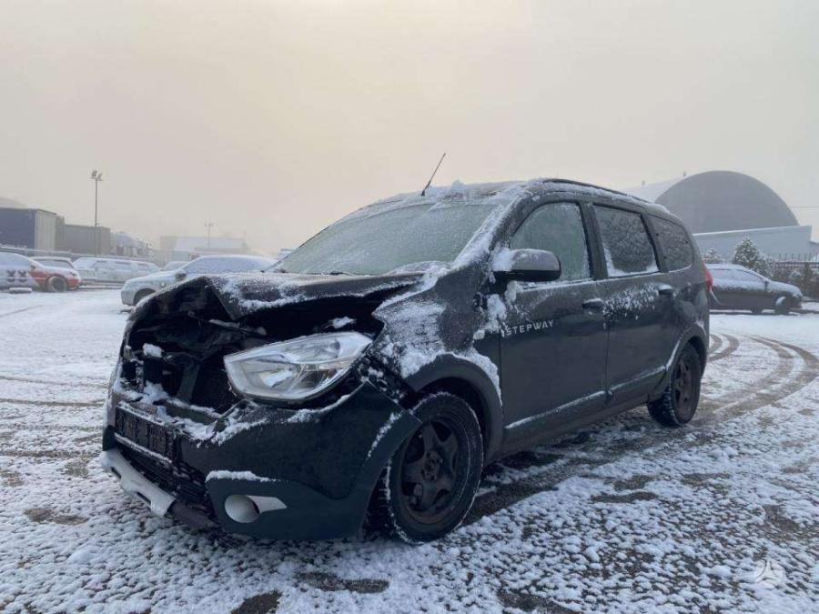 Black Dacia Lodgy 2018 in Radviliskis, with an engine capacity of 1.46 L and mileage of 281 thousand km for 4650 €, photo 1 on AUTOMOTO.COM.LV