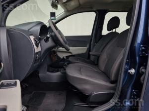 Blue Dacia Lodgy 2016 in Ogre, with an engine capacity of 1.20 L and mileage of 141 thousand km for 5950 €, photo 10 on AUTOMOTO.COM.LV