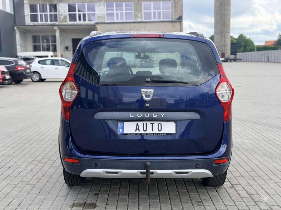 Blue Dacia Lodgy 2017 in Taurage, with an engine capacity of 1.46 L and mileage of 229 thousand km for 5499 €, photo 9 on AUTOMOTO.COM.LV