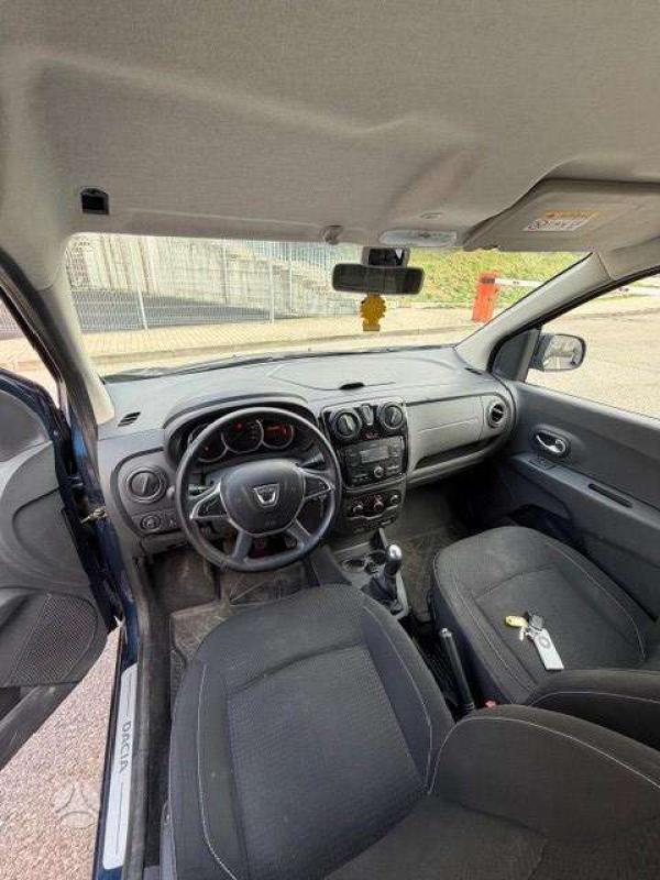 Zils Dacia Lodgy 2019 Viļņa, ar dzinēja tilpumu 1.60 L un nobraukumu 134 tūkst. km par 6250 €, foto 5 vietnē AUTOMOTO.COM.LV