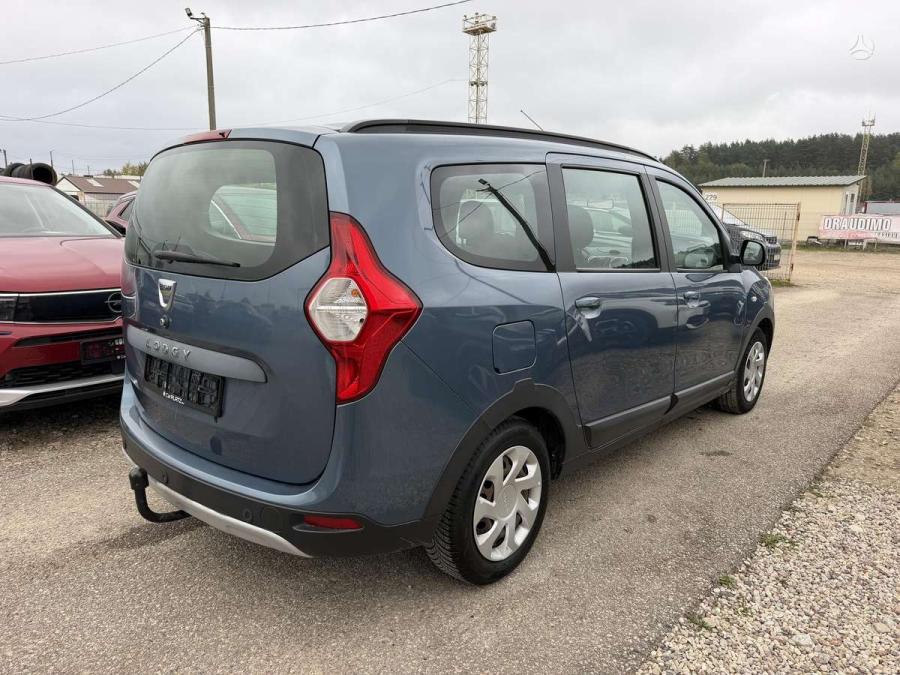 Blue Dacia Lodgy 2015 in Vilnius, with an engine capacity of 1.46 L and mileage of 250 thousand km for 5290 €, photo 4 on AUTOMOTO.COM.LV