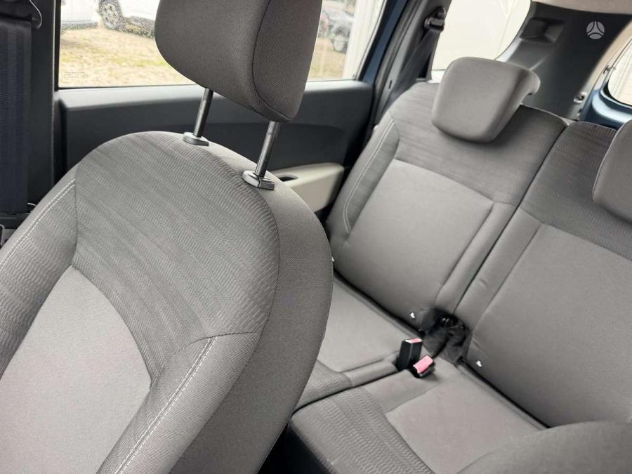 Blue Dacia Lodgy 2015 in Vilnius, with an engine capacity of 1.46 L and mileage of 250 thousand km for 5290 €, photo 18 on AUTOMOTO.COM.LV